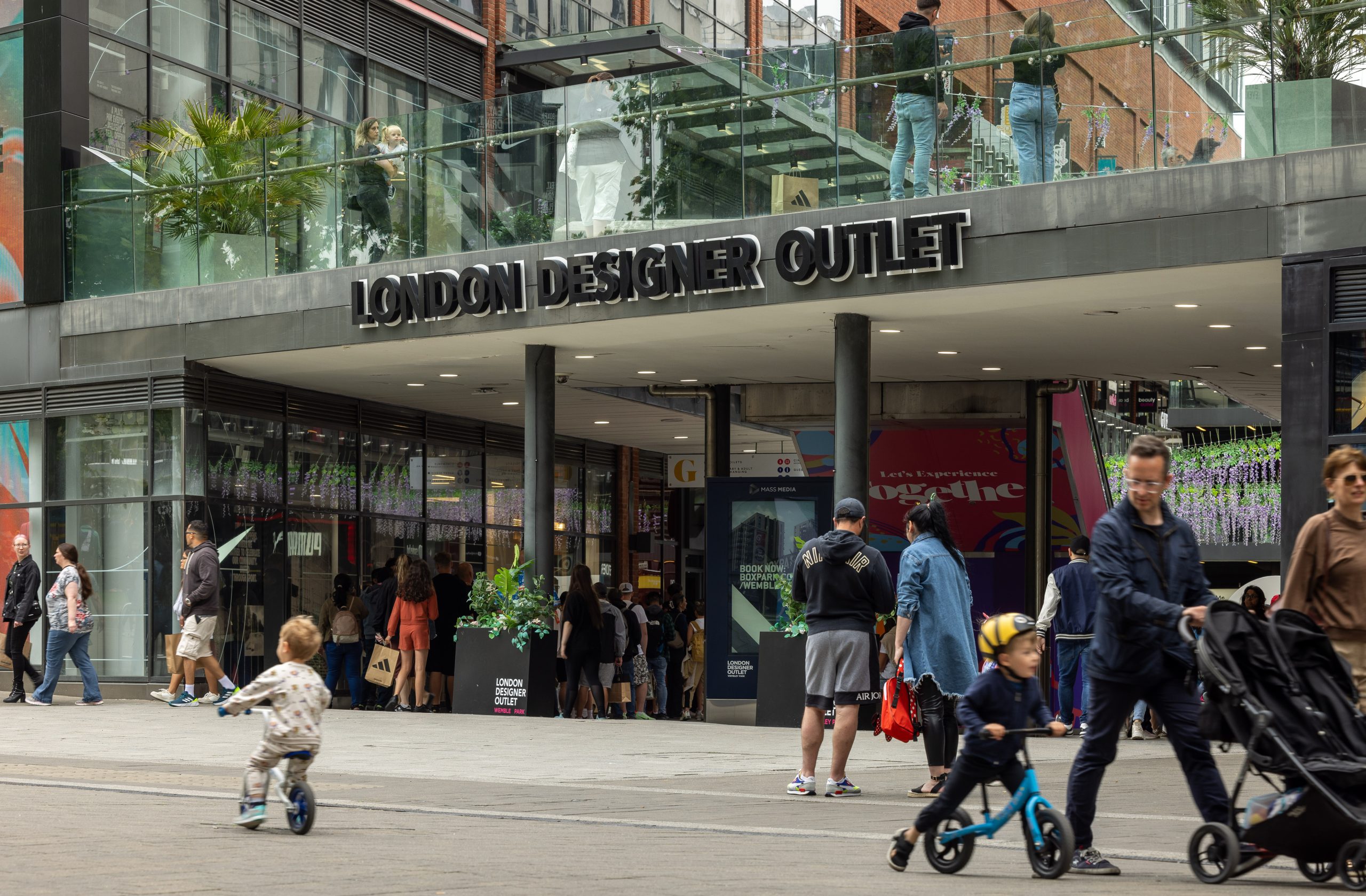 London Designer Outlet heats up with record-breaking august sales ...